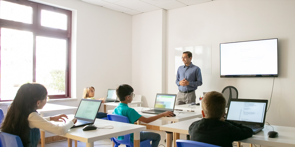 What is a Smart Classroom? The Complete Overview - 21K School Japan